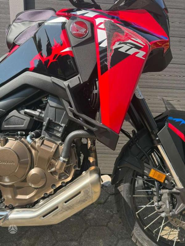 Красный Хонда CRF 2025 в Вильнюс, объемом двигателя 1.10 л и пробегом 1 тыс. км за 9700 €, фото 6 на AUTOMOTO.COM.LV