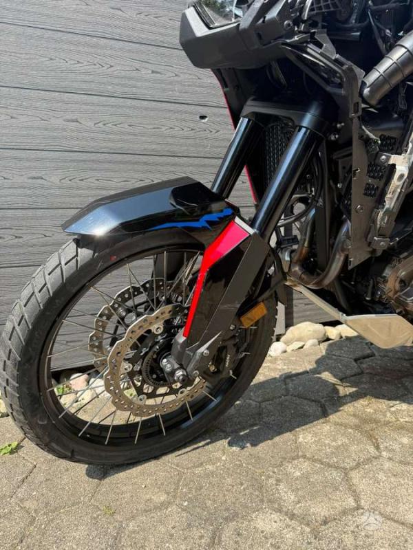Красный Хонда CRF 2025 в Вильнюс, объемом двигателя 1.10 л и пробегом 1 тыс. км за 9700 €, фото 9 на AUTOMOTO.COM.LV