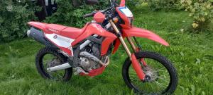 Красный Хонда CRF 2025 в Вильнюс, объемом двигателя 0.30 л и пробегом 4 тыс. км за 4700 €, фото 4 на AUTOMOTO.COM.LV