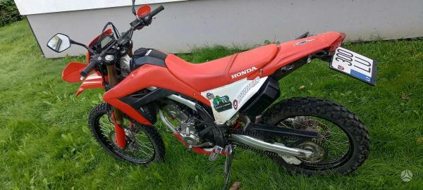 Красный Хонда CRF 2025 в Вильнюс, объемом двигателя 0.30 л и пробегом 4 тыс. км за 4700 €, фото 5 на AUTOMOTO.COM.LV