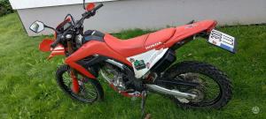 Красный Хонда CRF 2025 в Вильнюс, объемом двигателя 0.30 л и пробегом 4 тыс. км за 4700 €, фото 6 на AUTOMOTO.COM.LV