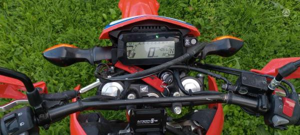 Красный Хонда CRF 2025 в Вильнюс, объемом двигателя 0.30 л и пробегом 4 тыс. км за 4700 €, фото 6 на AUTOMOTO.COM.LV