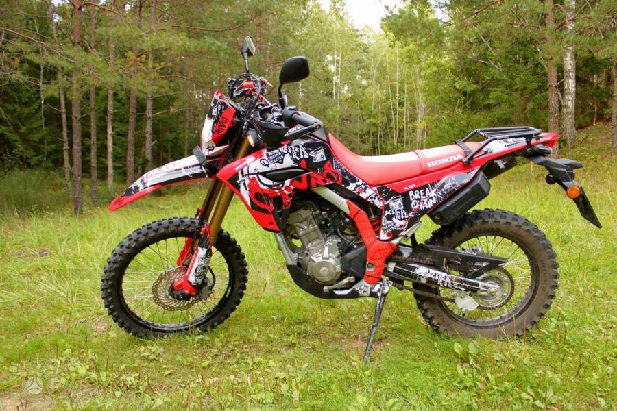 Red Honda CRF 2025 in Panevezys, with an engine capacity of 0.29 L and mileage of 5 thousand km for 5790 €, photo 1 on AUTOMOTO.COM.LV