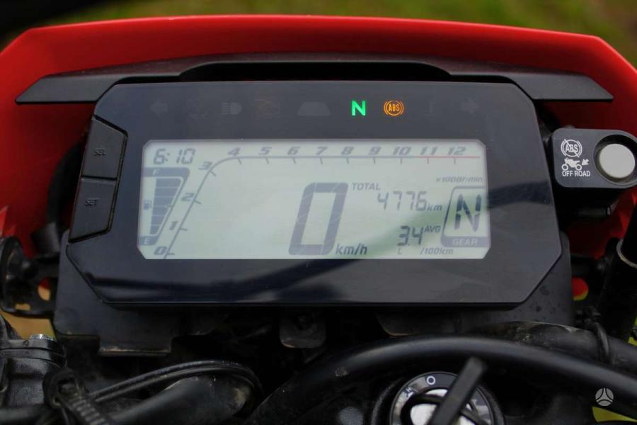 Red Honda CRF 2025 in Panevezys, with an engine capacity of 0.29 L and mileage of 5 thousand km for 5790 €, photo 5 on AUTOMOTO.COM.LV