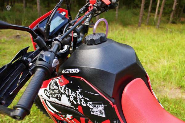 Red Honda CRF 2025 in Panevezys, with an engine capacity of 0.29 L and mileage of 5 thousand km for 5790 €, photo 10 on AUTOMOTO.COM.LV