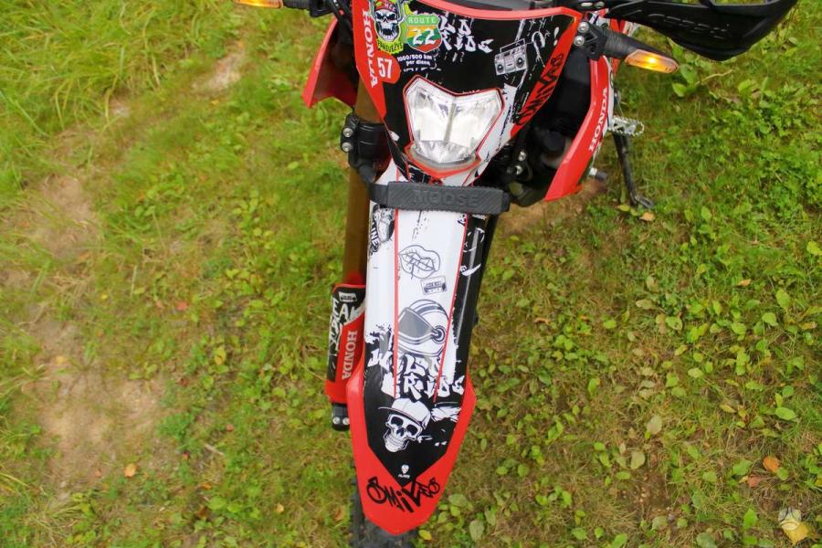 Red Honda CRF 2025 in Panevezys, with an engine capacity of 0.29 L and mileage of 5 thousand km for 5790 €, photo 15 on AUTOMOTO.COM.LV