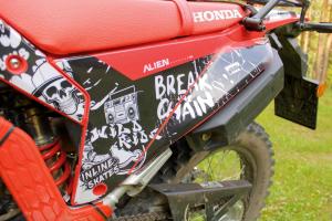 Red Honda CRF 2025 in Panevezys, with an engine capacity of 0.29 L and mileage of 5 thousand km for 5790 €, photo 17 on AUTOMOTO.COM.LV