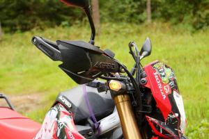 Red Honda CRF 2025 in Panevezys, with an engine capacity of 0.29 L and mileage of 5 thousand km for 5790 €, photo 24 on AUTOMOTO.COM.LV