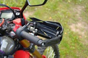 Red Honda CRF 2025 in Panevezys, with an engine capacity of 0.29 L and mileage of 5 thousand km for 5790 €, photo 28 on AUTOMOTO.COM.LV