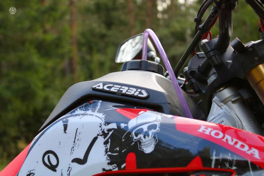 Red Honda CRF 2025 in Panevezys, with an engine capacity of 0.29 L and mileage of 5 thousand km for 5790 €, photo 29 on AUTOMOTO.COM.LV