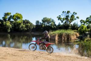 Sarkans Honda CRF 2026 Viļņa, ar dzinēja tilpumu 0.13 L un nobraukumu 0 tūkst. km par 3328 €, foto 9 vietnē AUTOMOTO.COM.LV