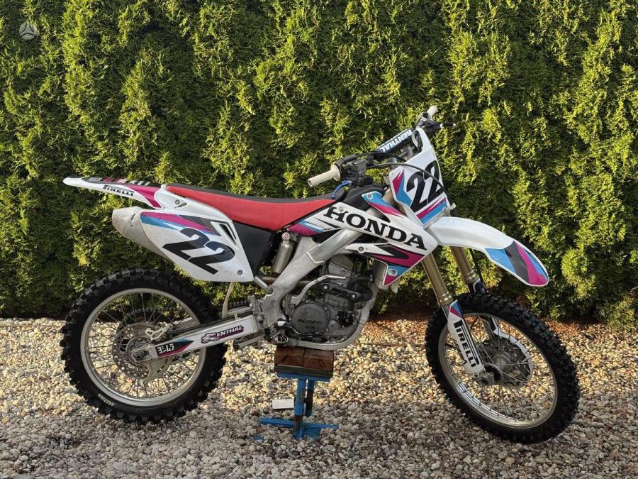 Белый Хонда CRF 2007 в Шилуте, объемом двигателя 0.25 л и пробегом 0 тыс. км за 1850 €, фото 5 на AUTOMOTO.COM.LV