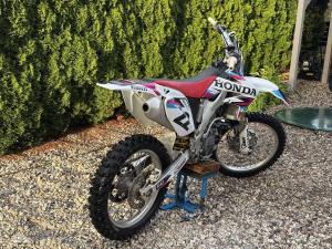 Белый Хонда CRF 2007 в Шилуте, объемом двигателя 0.25 л и пробегом 0 тыс. км за 1850 €, фото 7 на AUTOMOTO.COM.LV