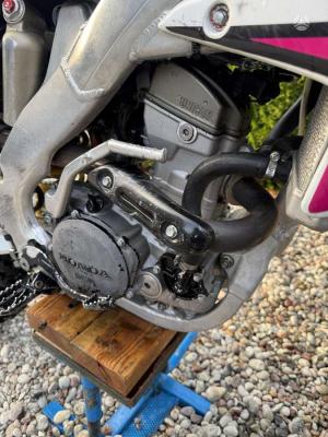 Белый Хонда CRF 2007 в Шилуте, объемом двигателя 0.25 л и пробегом 0 тыс. км за 1850 €, фото 8 на AUTOMOTO.COM.LV