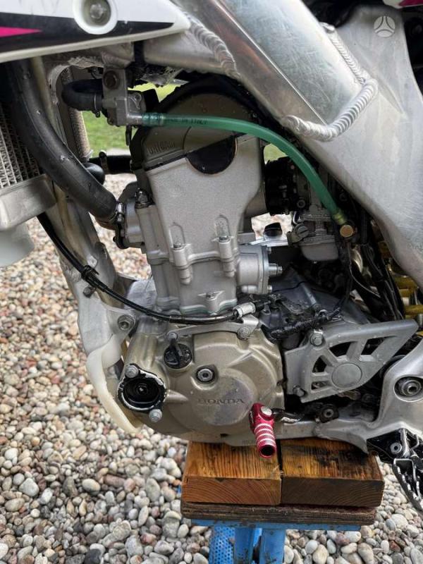 Белый Хонда CRF 2007 в Шилуте, объемом двигателя 0.25 л и пробегом 0 тыс. км за 1850 €, фото 9 на AUTOMOTO.COM.LV