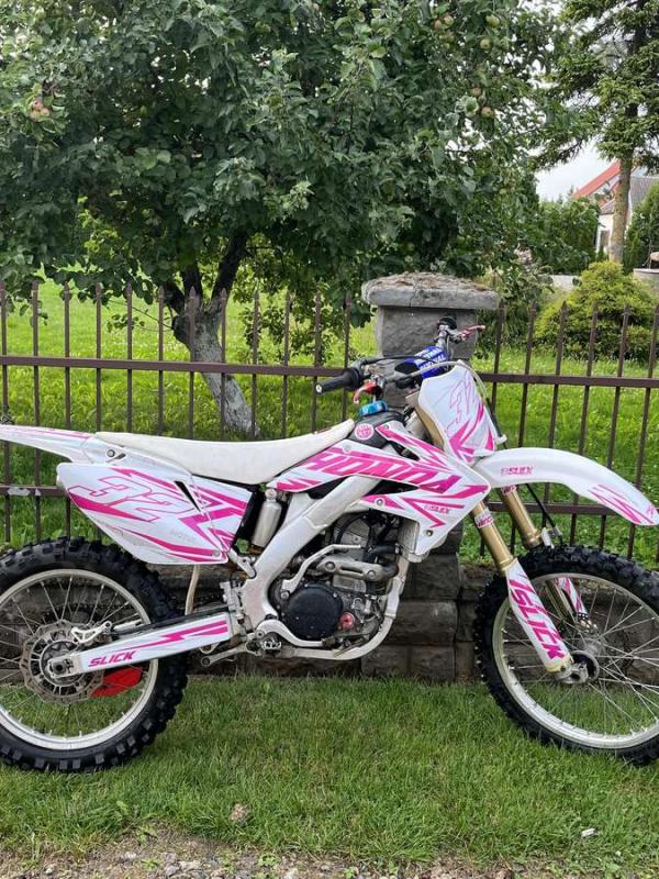 White Honda CRF 2009 in Panevezys, with an engine capacity of 0.25 L and mileage of 0 thousand km for 2100 €, photo 1 on AUTOMOTO.COM.LV
