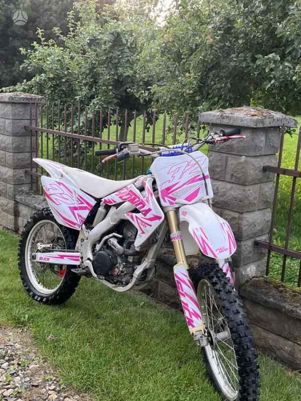 White Honda CRF 2009 in Panevezys, with an engine capacity of 0.25 L and mileage of 0 thousand km for 2100 €, photo 2 on AUTOMOTO.COM.LV