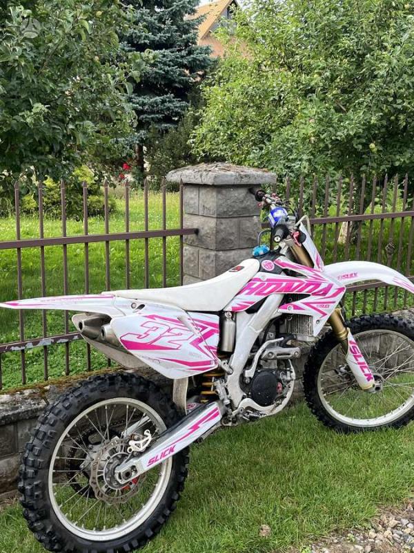 White Honda CRF 2009 in Panevezys, with an engine capacity of 0.25 L and mileage of 0 thousand km for 2100 €, photo 3 on AUTOMOTO.COM.LV