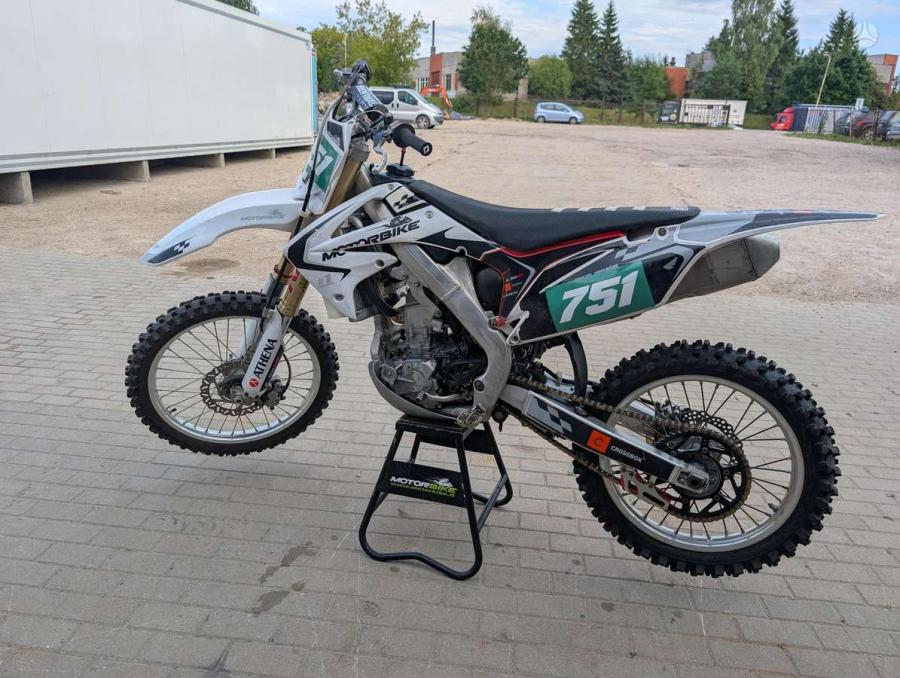 White Honda CRF 2011 in Utena, with an engine capacity of 0.25 L and mileage of 0 thousand km for 2150 €, photo 1 on AUTOMOTO.COM.LV