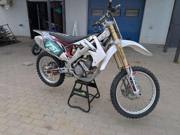 White Honda CRF 2011 in Utena, with an engine capacity of 0.25 L and mileage of 0 thousand km for 2150 €, photo 3 on AUTOMOTO.COM.LV
