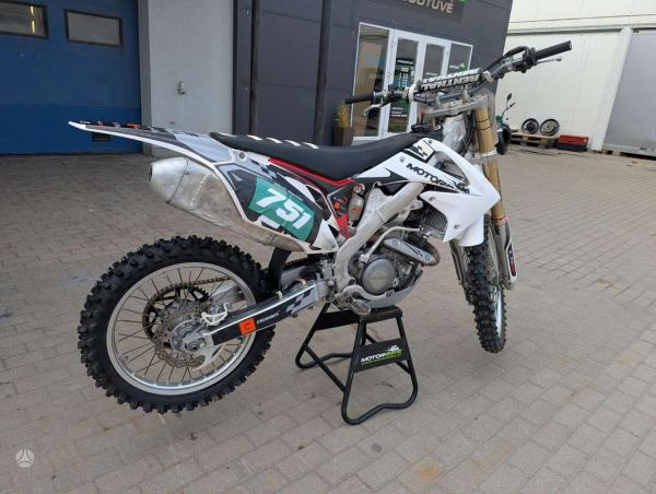 White Honda CRF 2011 in Utena, with an engine capacity of 0.25 L and mileage of 0 thousand km for 2150 €, photo 4 on AUTOMOTO.COM.LV