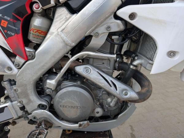White Honda CRF 2011 in Utena, with an engine capacity of 0.25 L and mileage of 0 thousand km for 2150 €, photo 7 on AUTOMOTO.COM.LV