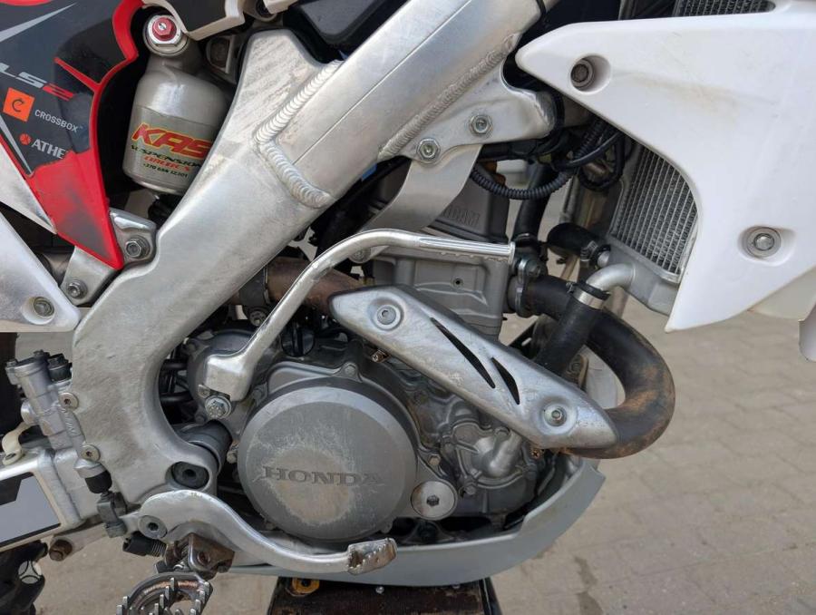 White Honda CRF 2011 in Utena, with an engine capacity of 0.25 L and mileage of 0 thousand km for 2150 €, photo 7 on AUTOMOTO.COM.LV