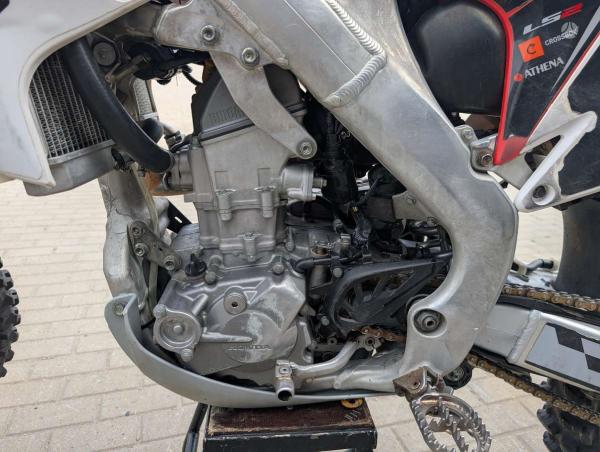 White Honda CRF 2011 in Utena, with an engine capacity of 0.25 L and mileage of 0 thousand km for 2150 €, photo 8 on AUTOMOTO.COM.LV