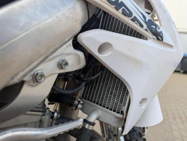 White Honda CRF 2011 in Utena, with an engine capacity of 0.25 L and mileage of 0 thousand km for 2150 €, photo 9 on AUTOMOTO.COM.LV