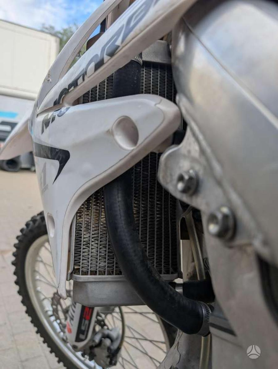 White Honda CRF 2011 in Utena, with an engine capacity of 0.25 L and mileage of 0 thousand km for 2150 €, photo 12 on AUTOMOTO.COM.LV