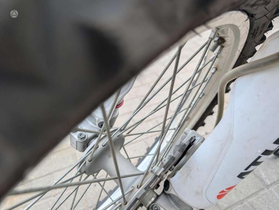 White Honda CRF 2011 in Utena, with an engine capacity of 0.25 L and mileage of 0 thousand km for 2150 €, photo 16 on AUTOMOTO.COM.LV