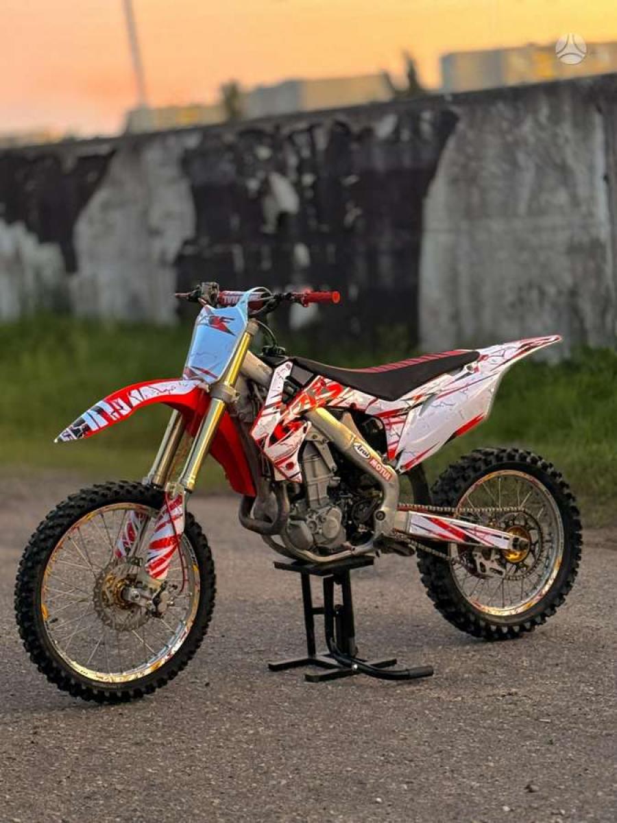 White Honda CRF 2012 in Silute, with an engine capacity of 0.45 L and mileage of 0 thousand km for 2350 €, photo 1 on AUTOMOTO.COM.LV