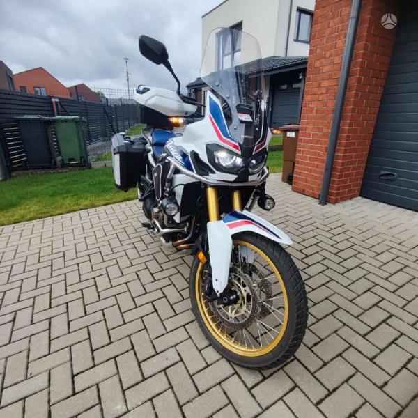 White Honda CRF 2017 in Klaipeda, with an engine capacity of 1.00 L and mileage of 15 thousand km for 10900 €, photo 11 on AUTOMOTO.COM.LV