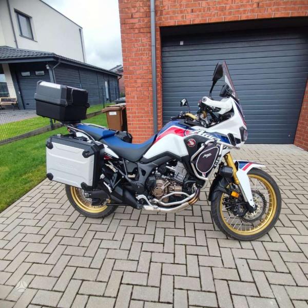 White Honda CRF 2017 in Klaipeda, with an engine capacity of 1.00 L and mileage of 15 thousand km for 10900 €, photo 4 on AUTOMOTO.COM.LV
