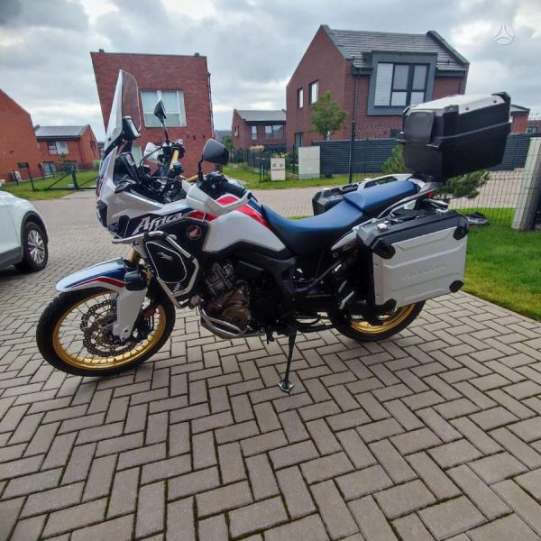 White Honda CRF 2017 in Klaipeda, with an engine capacity of 1.00 L and mileage of 15 thousand km for 10900 €, photo 6 on AUTOMOTO.COM.LV