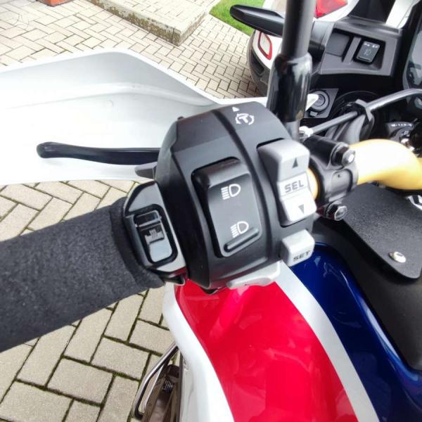 White Honda CRF 2017 in Klaipeda, with an engine capacity of 1.00 L and mileage of 15 thousand km for 10900 €, photo 11 on AUTOMOTO.COM.LV
