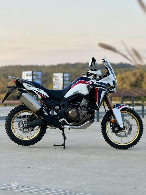White Honda CRF 2018 in Kaunas, with an engine capacity of 1.00 L and mileage of 8 thousand km for 9200 €, photo 2 on AUTOMOTO.COM.LV
