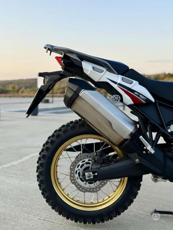 White Honda CRF 2018 in Kaunas, with an engine capacity of 1.00 L and mileage of 8 thousand km for 9200 €, photo 10 on AUTOMOTO.COM.LV
