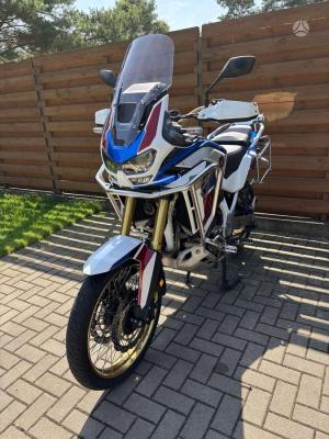 White Honda CRF 2021 in Kaunas, with an engine capacity of 1.10 L and mileage of 44 thousand km for 13300 €, photo 3 on AUTOMOTO.COM.LV