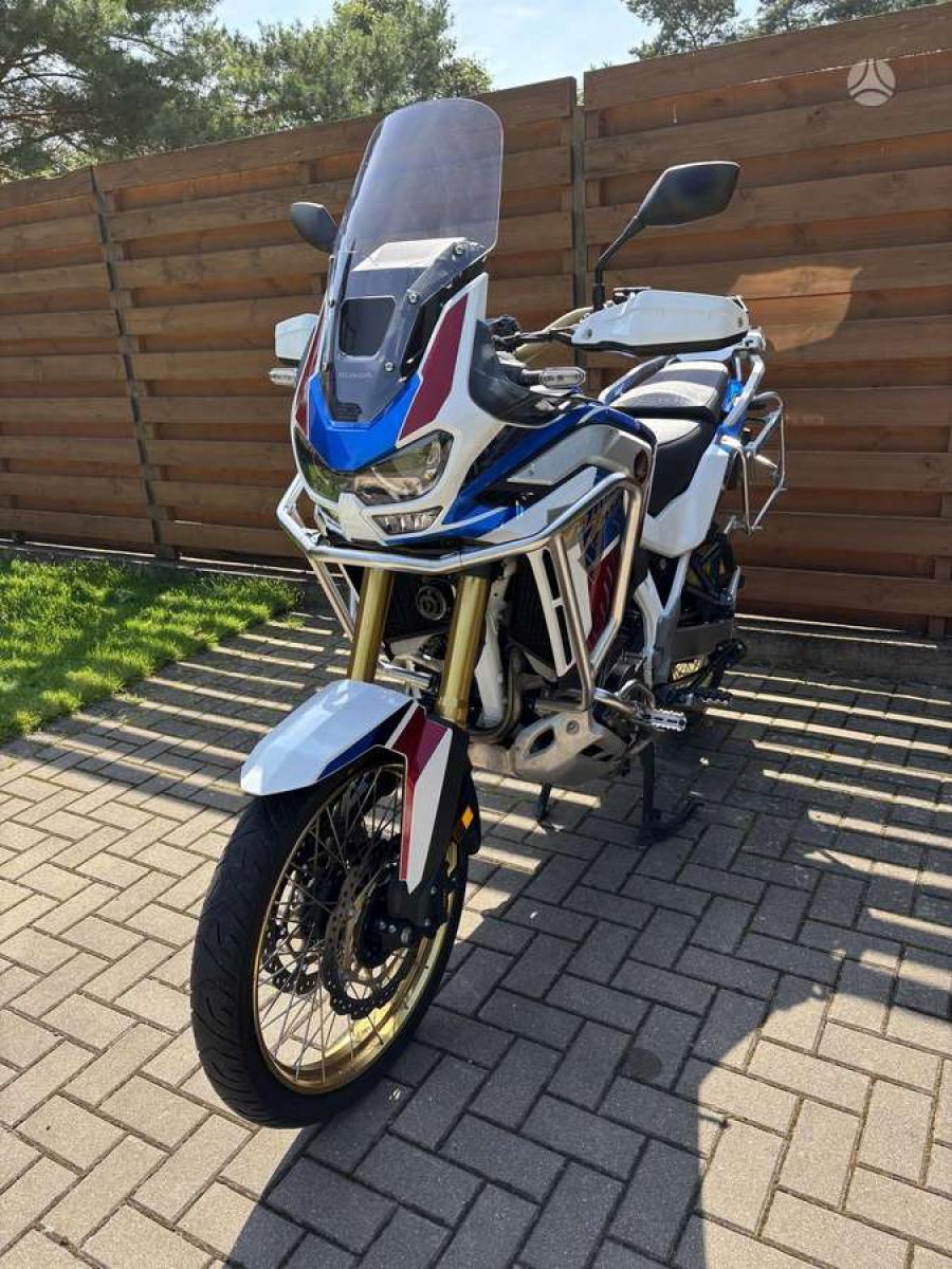 White Honda CRF 2021 in Kaunas, with an engine capacity of 1.10 L and mileage of 44 thousand km for 13300 €, photo 3 on AUTOMOTO.COM.LV
