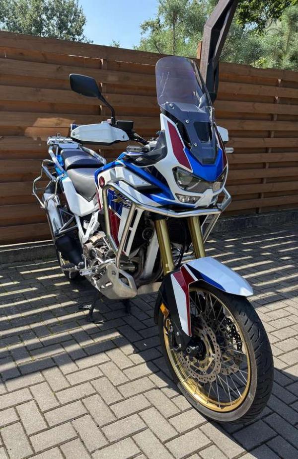 White Honda CRF 2021 in Kaunas, with an engine capacity of 1.10 L and mileage of 44 thousand km for 13300 €, photo 3 on AUTOMOTO.COM.LV