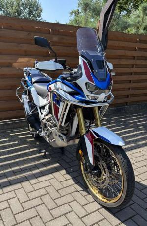 White Honda CRF 2021 in Kaunas, with an engine capacity of 1.10 L and mileage of 44 thousand km for 13300 €, photo 4 on AUTOMOTO.COM.LV