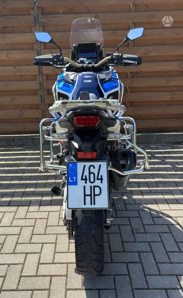 White Honda CRF 2021 in Kaunas, with an engine capacity of 1.10 L and mileage of 44 thousand km for 13300 €, photo 6 on AUTOMOTO.COM.LV