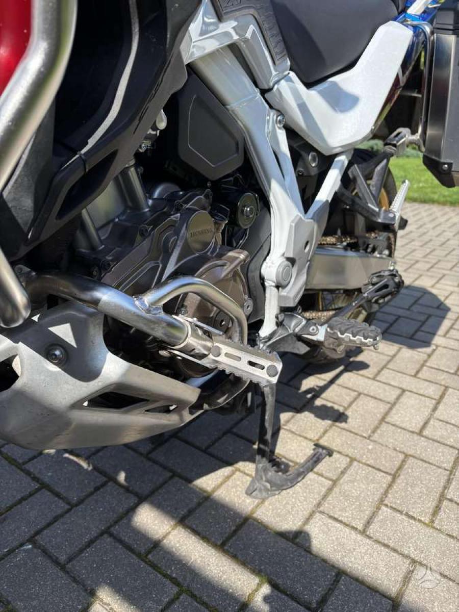 White Honda CRF 2021 in Kaunas, with an engine capacity of 1.10 L and mileage of 44 thousand km for 13300 €, photo 16 on AUTOMOTO.COM.LV