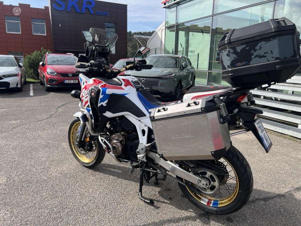 White Honda CRF 2025 in Vilnius, with an engine capacity of 1.10 L and mileage of 13 thousand km for 18700 €, photo 5 on AUTOMOTO.COM.LV