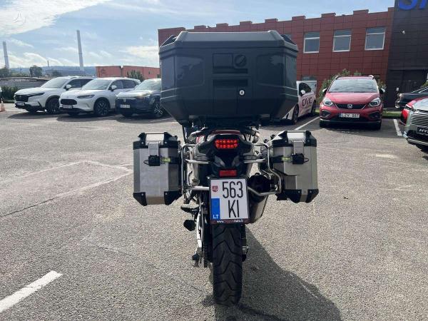 White Honda CRF 2025 in Vilnius, with an engine capacity of 1.10 L and mileage of 13 thousand km for 18700 €, photo 6 on AUTOMOTO.COM.LV