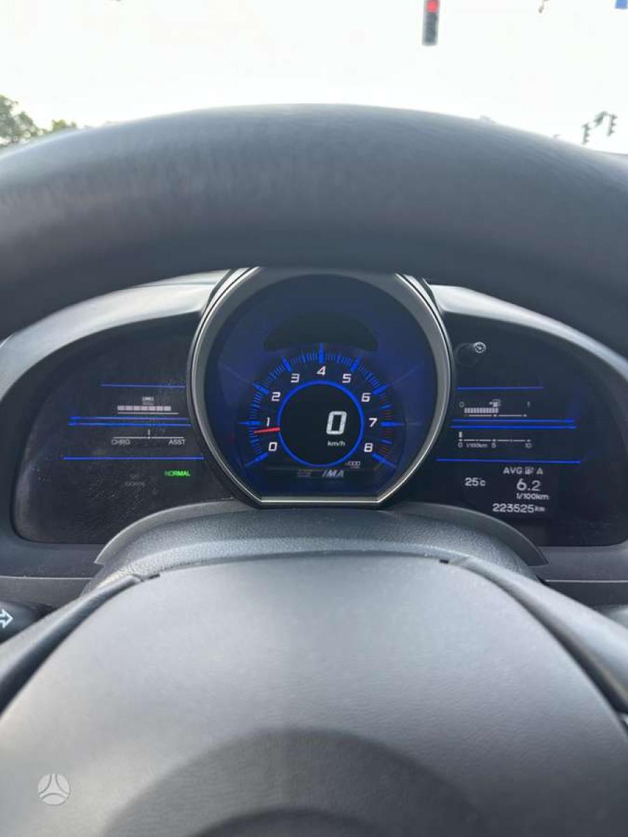 Pelēks Honda CRZ 2012 Viļņa, ar dzinēja tilpumu 1.50 L un nobraukumu 224 tūkst. km par 4300 €, foto 12 vietnē AUTOMOTO.COM.LV