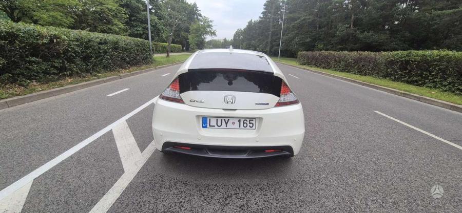 White Honda CRZ 2011 in Vilnius, with an engine capacity of 1.50 L and mileage of 191 thousand km for 5000 €, photo 3 on AUTOMOTO.COM.LV