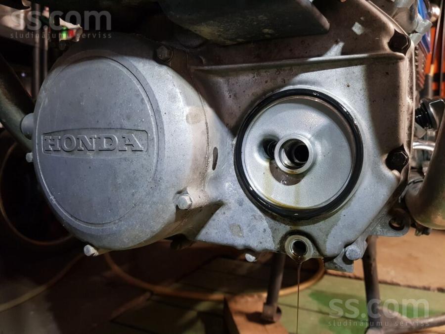 Хонда CX 500 1983 в Огре, объемом двигателя 0.50 л и пробегом 0 тыс. км за 2350 €, фото 3 на AUTOMOTO.COM.LV