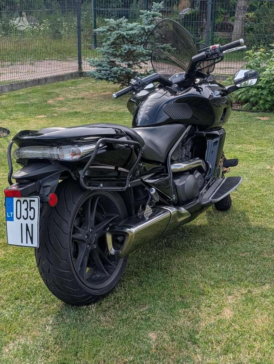 Black Honda DN 01 2009 in Vilnius, with an engine capacity of 0.68 L and mileage of 17 thousand km for 5700 €, photo 1 on AUTOMOTO.COM.LV